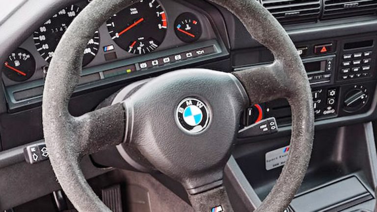 How to Remove a Steering Wheel Without an Airbag | Guide